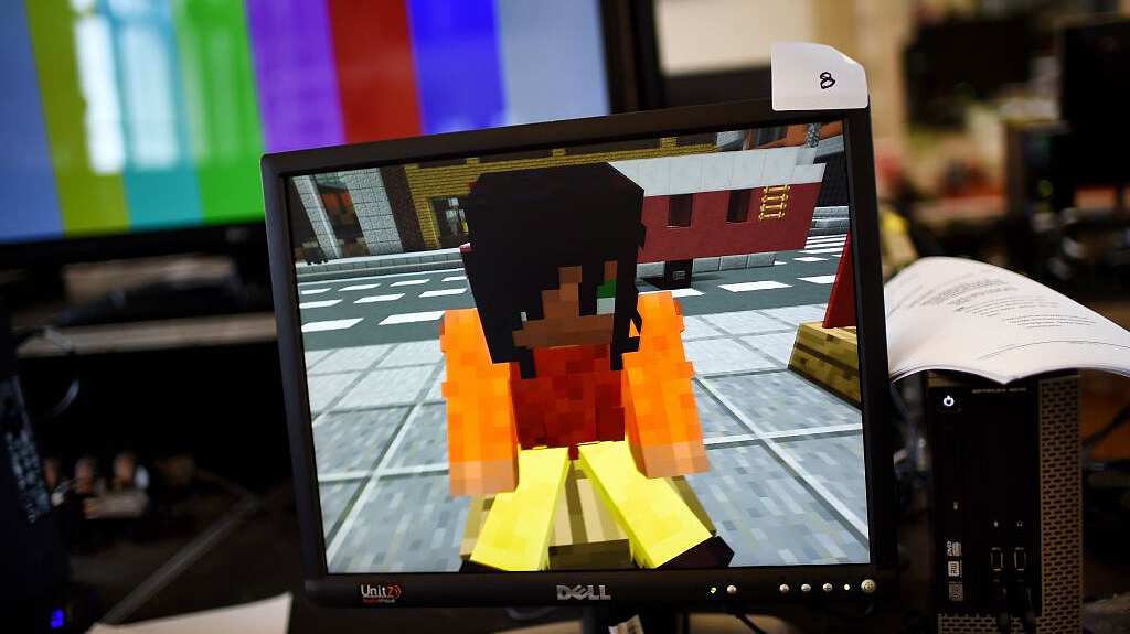 Niña crea impresionantes obras con Minecraft | N+