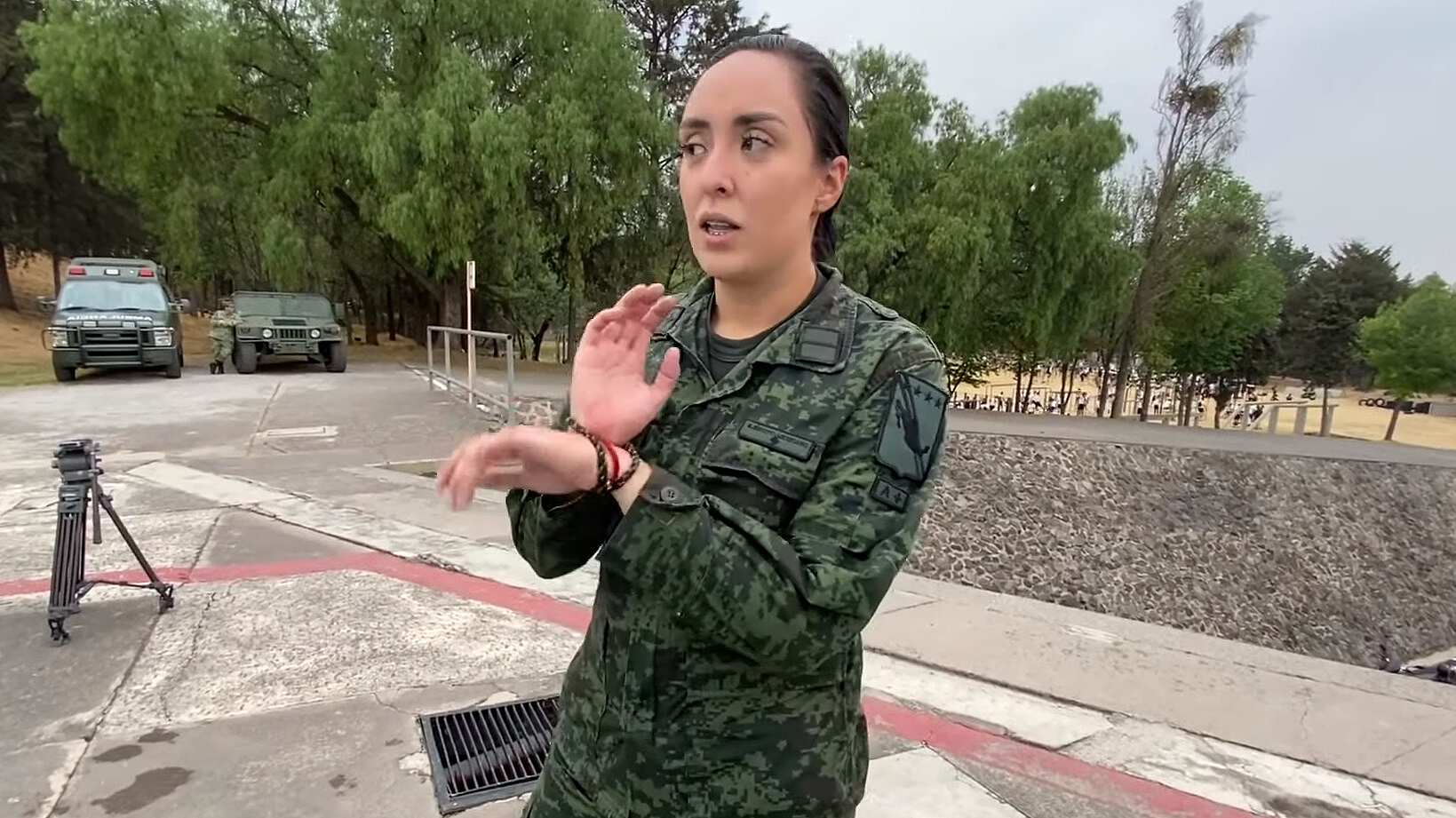 Alexa Bueno, la youtuber que ayuda al Ejército | N+