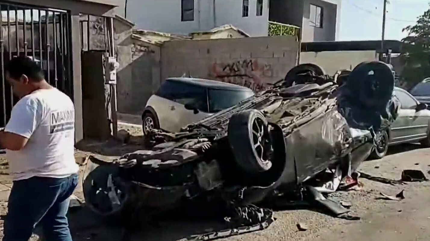Graban choque y volcadura a exceso de velocidad en Mexicali | N+