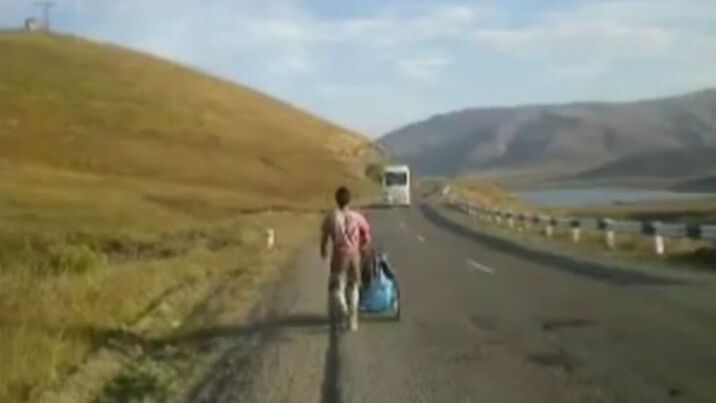 Nacho Dean, el primer humano en recorrer el mundo caminando | N+