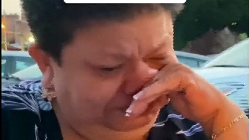 Mamá llora de la emoción al recibir boletos para ver a Bad Bunny | N+
