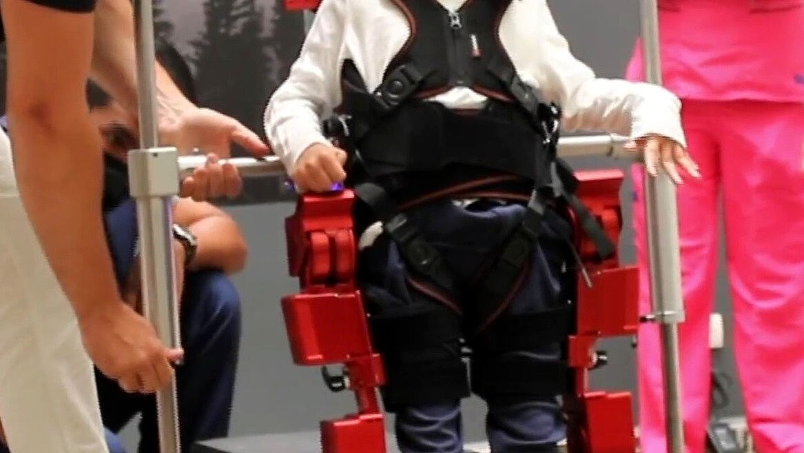 Exoesqueleto Atlas 2030 mejora calidad de vida de niños con parálisis ...