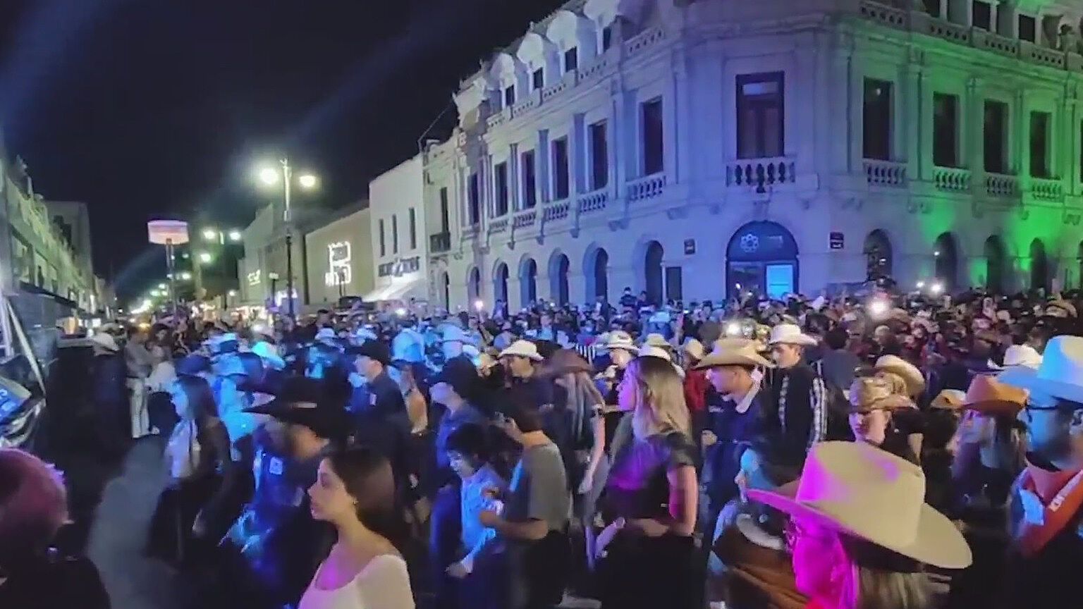 Caballo Dorado rompe récord mundial de baile masivo con "Payaso del ...