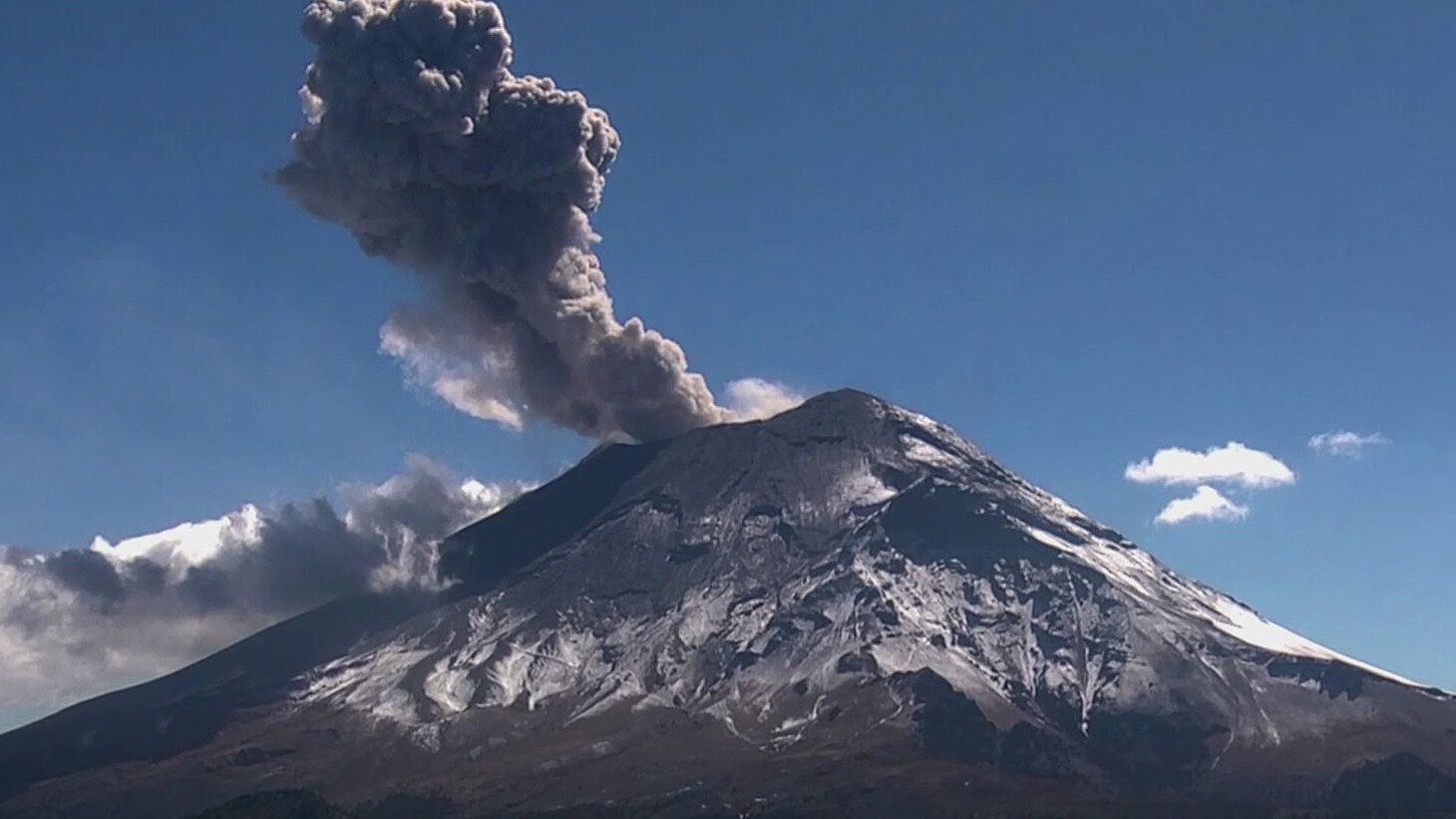 Volcán Popocatépetl Registra Enorme Fumarola | N+