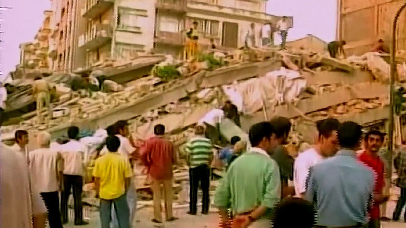 Reviven Imágenes del Terremoto de 1999 que Devastó Turquía | N+
