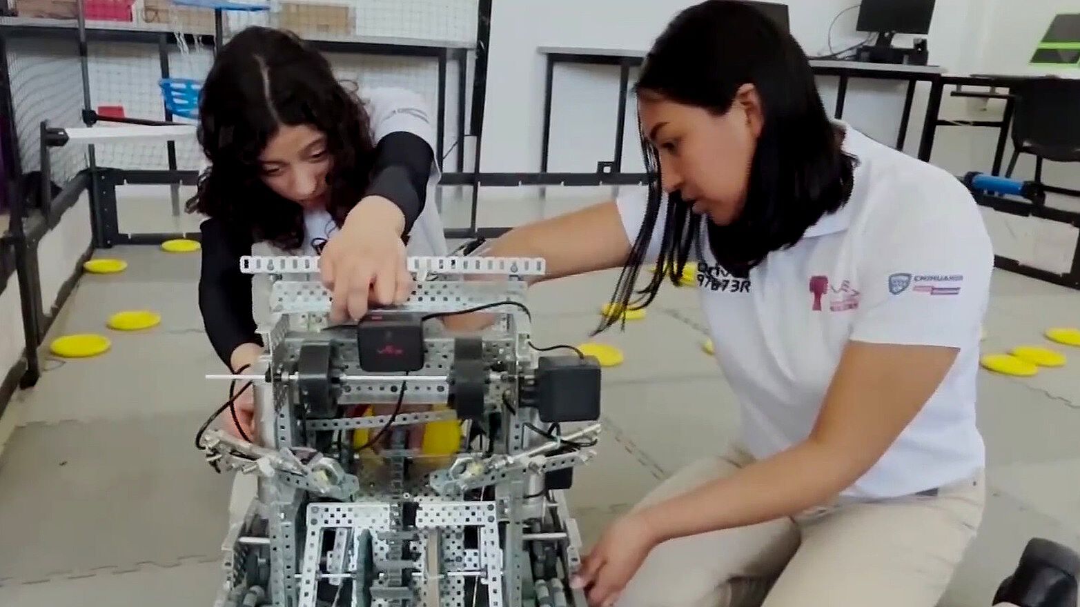 Mexicanas Clasifican a Torneo Internacional de Robótica | N+