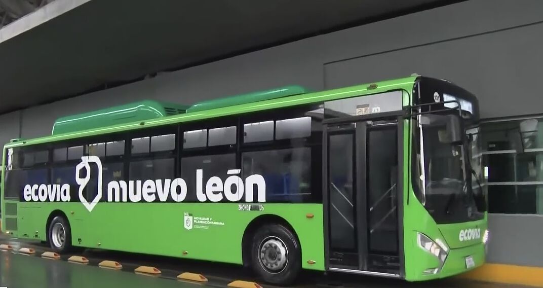 "Reciclan" Camiones Ecovía; Los Pintan de Verde | N+