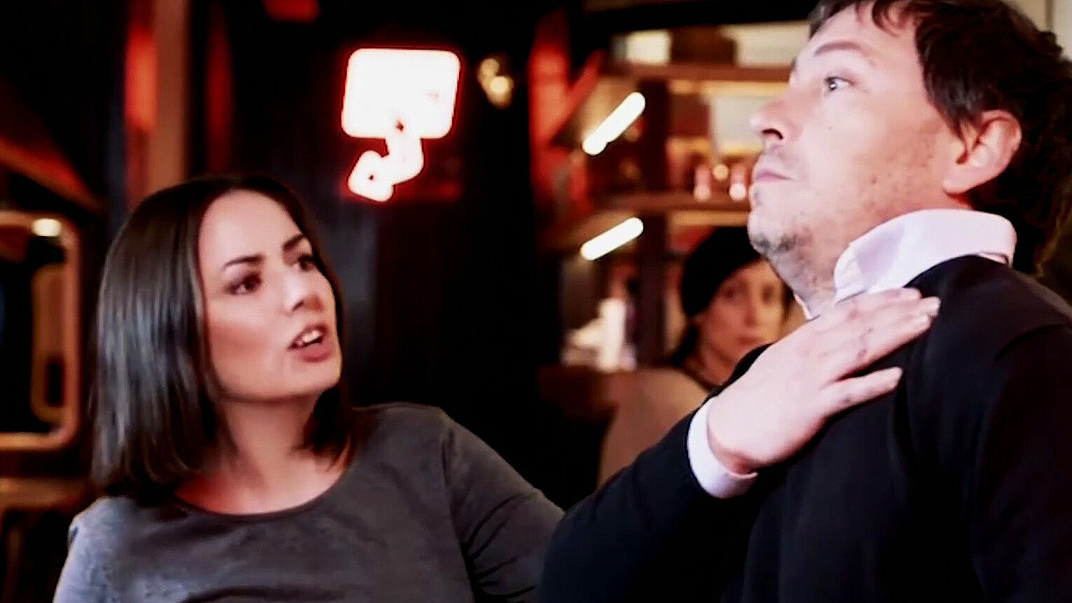 ¿Qué Hacer Cuando una Persona se Asfixia por Atragantamiento? | N+
