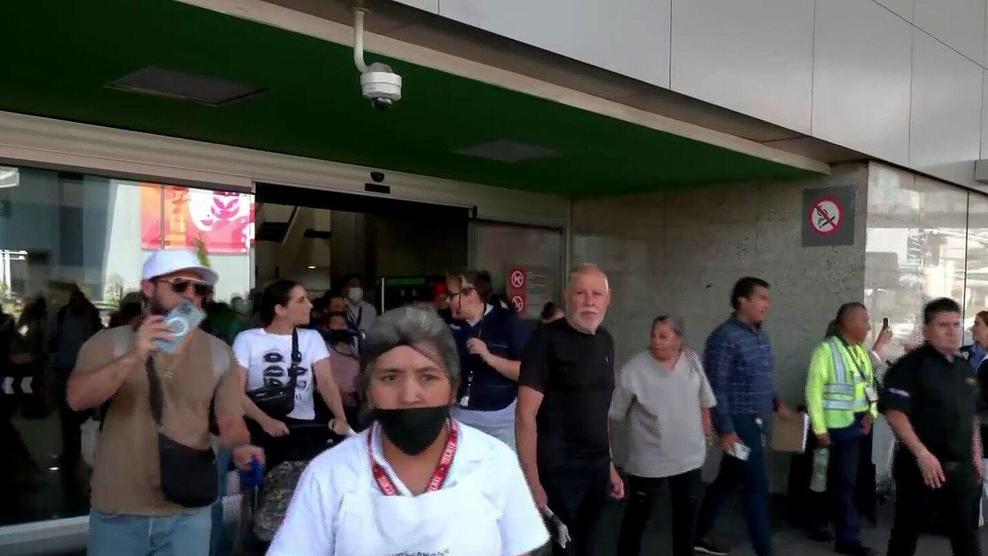 Así Fue el Desalojo en AICM Durante Simulacro de Sismo 2023 | N+