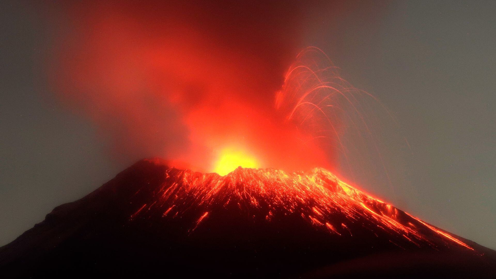 ¿Cuál Es la Diferencia entre un Volcán Activo e Inactivo? | N+