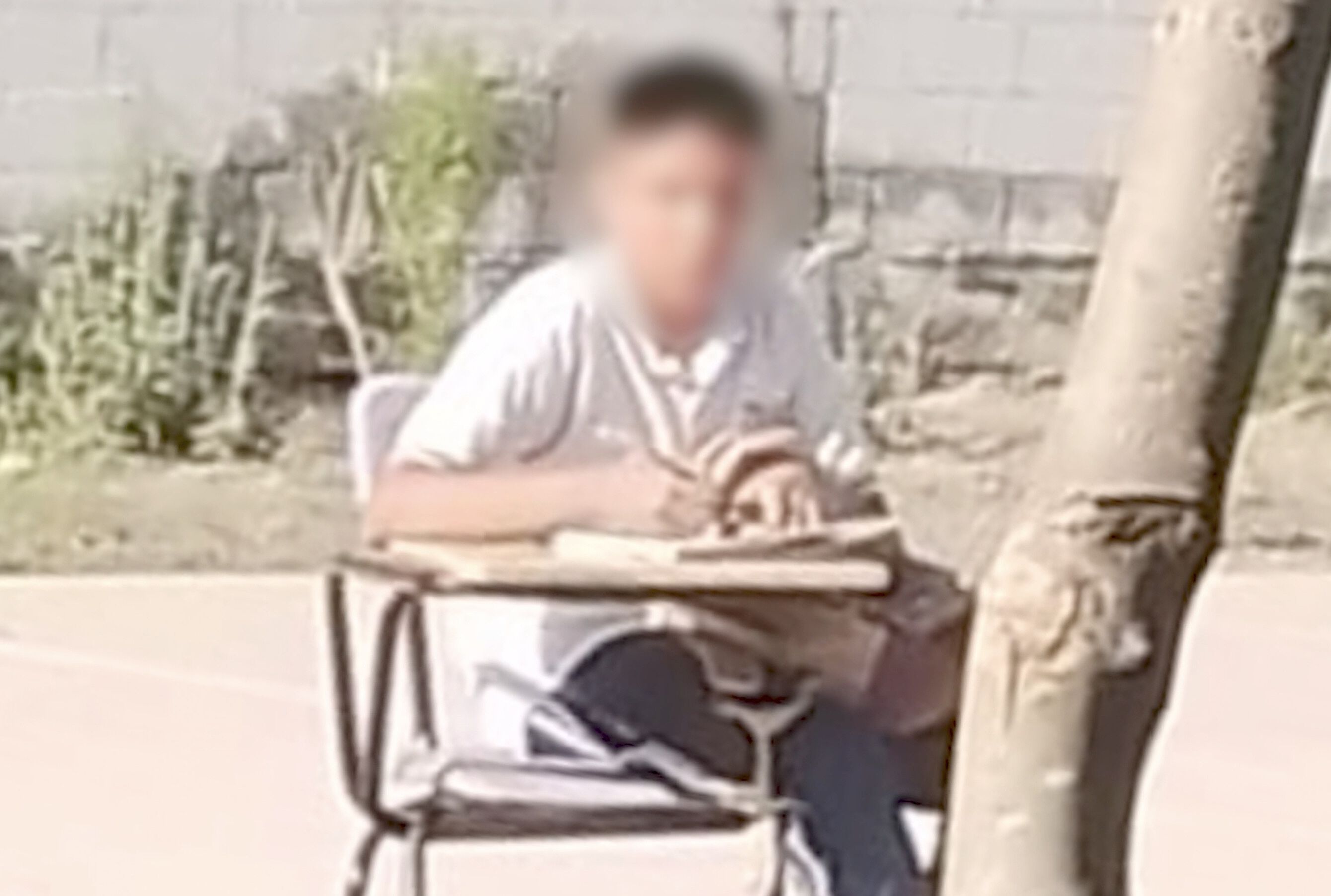 ¡A la Antigua! Maestro Castiga a Alumno Dejándolo Bajo el Sol | N+