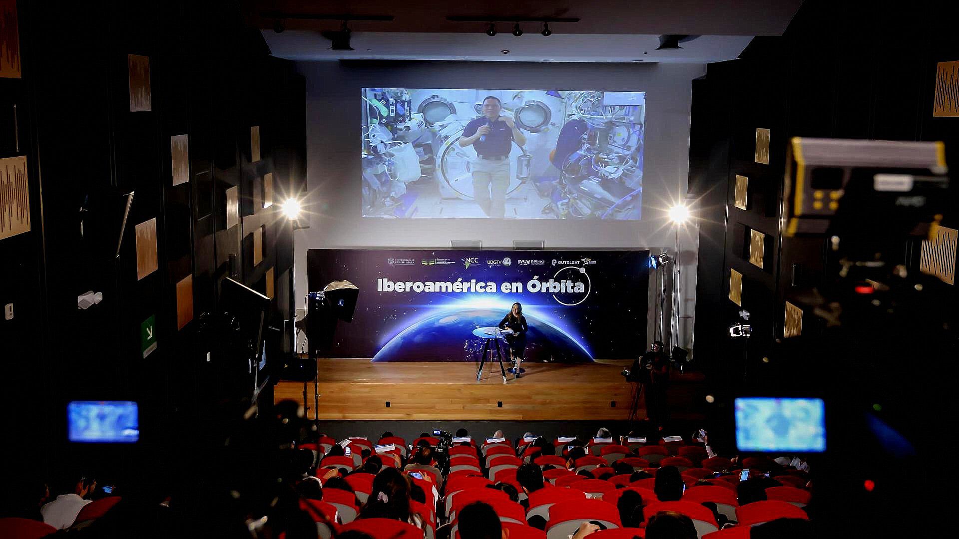 ¿Cómo Se Preparó la Plática de Astronauta Frank Rubio Desde el Espacio ...