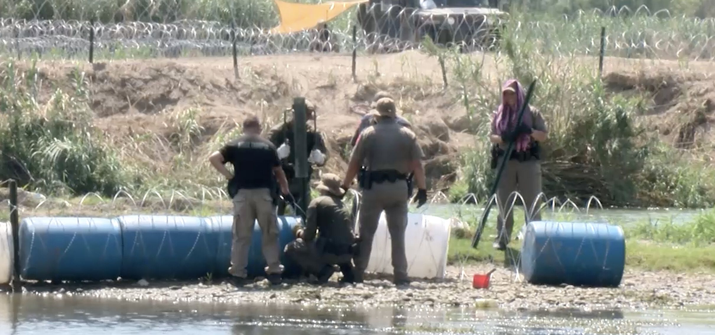 Inicia la Instalación del Muro Fronterizo Flotante en el Río Bravo | N+